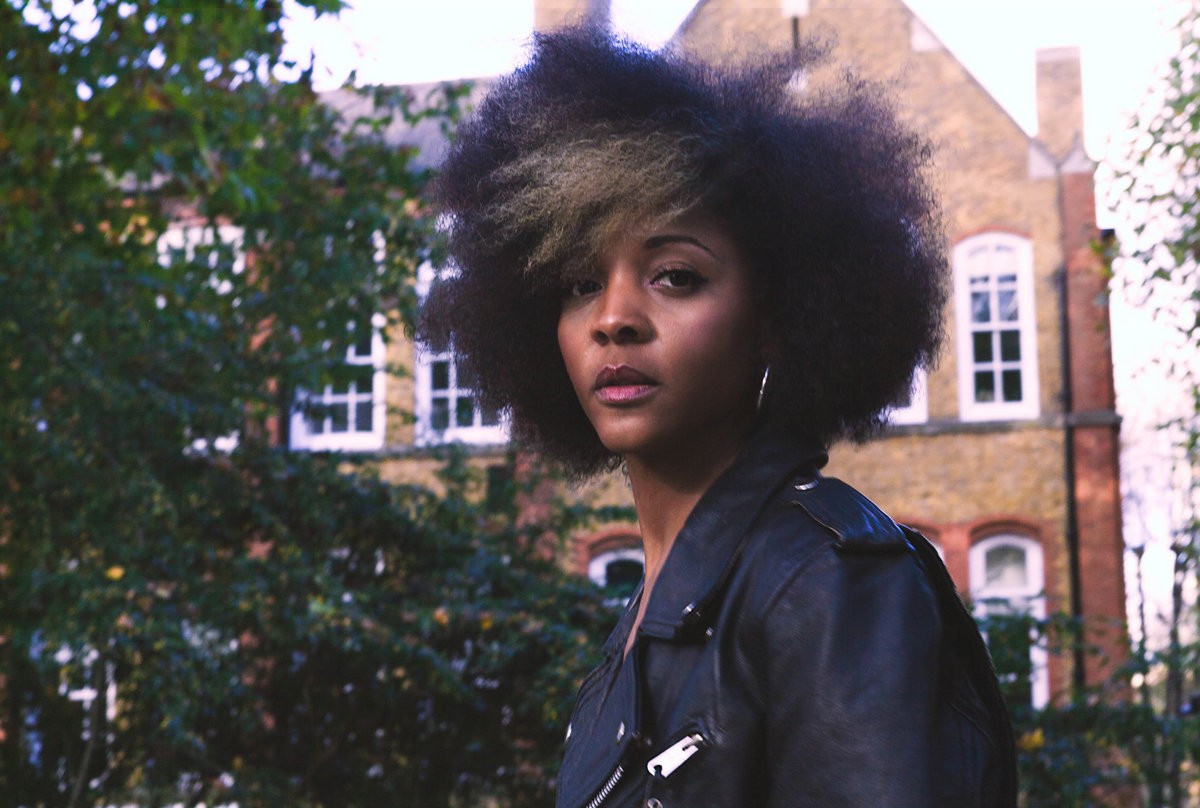 Recensie: Gizelle Smith - Revealing I Bluestown Music