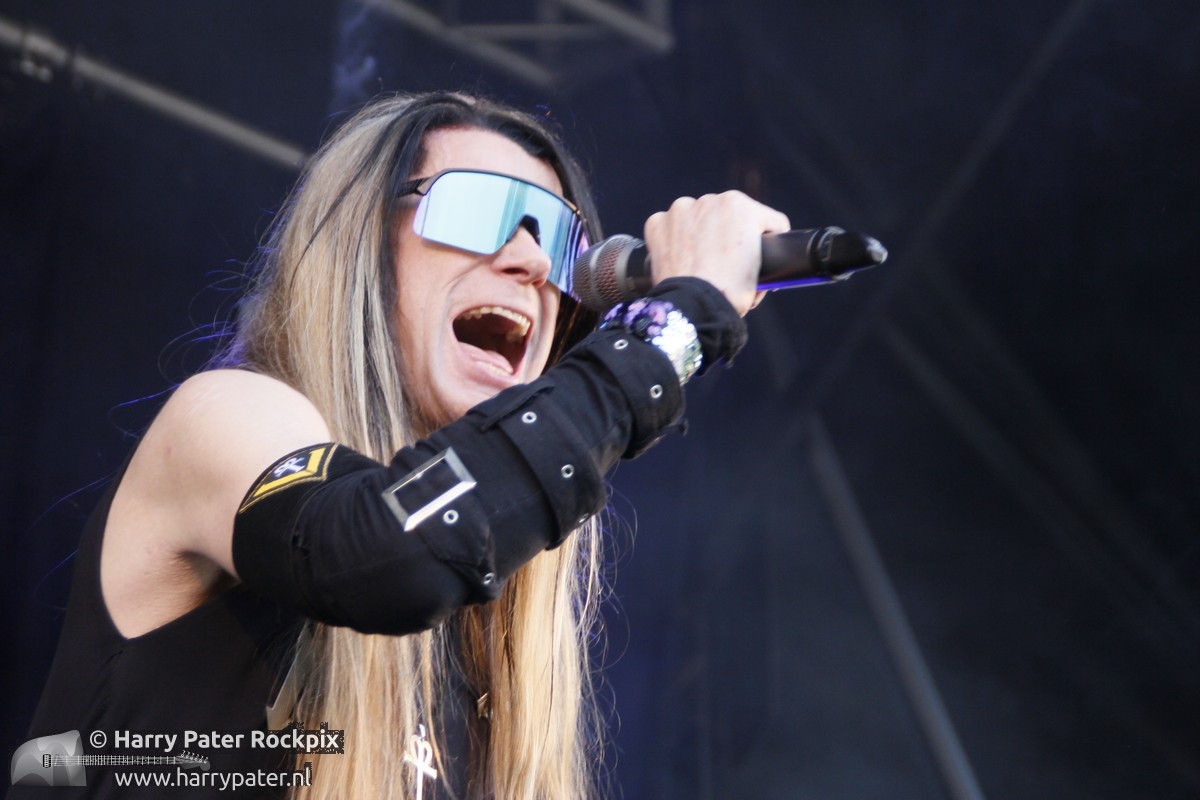 Review: Robby Valentine - Embrace The Unknown I Bluestown Music